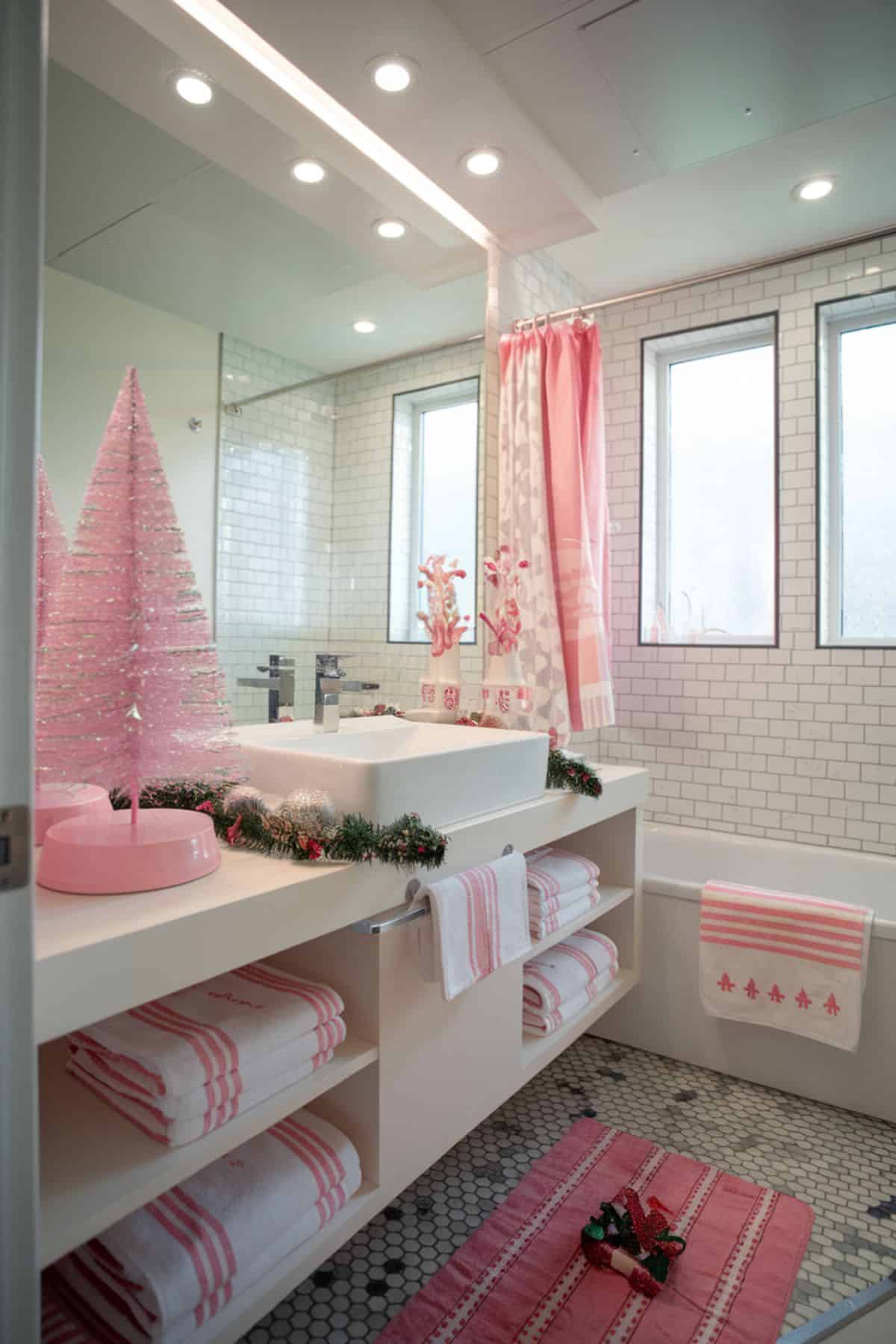 15 Festive Christmas Bathroom Decor Ideas You'll Love
