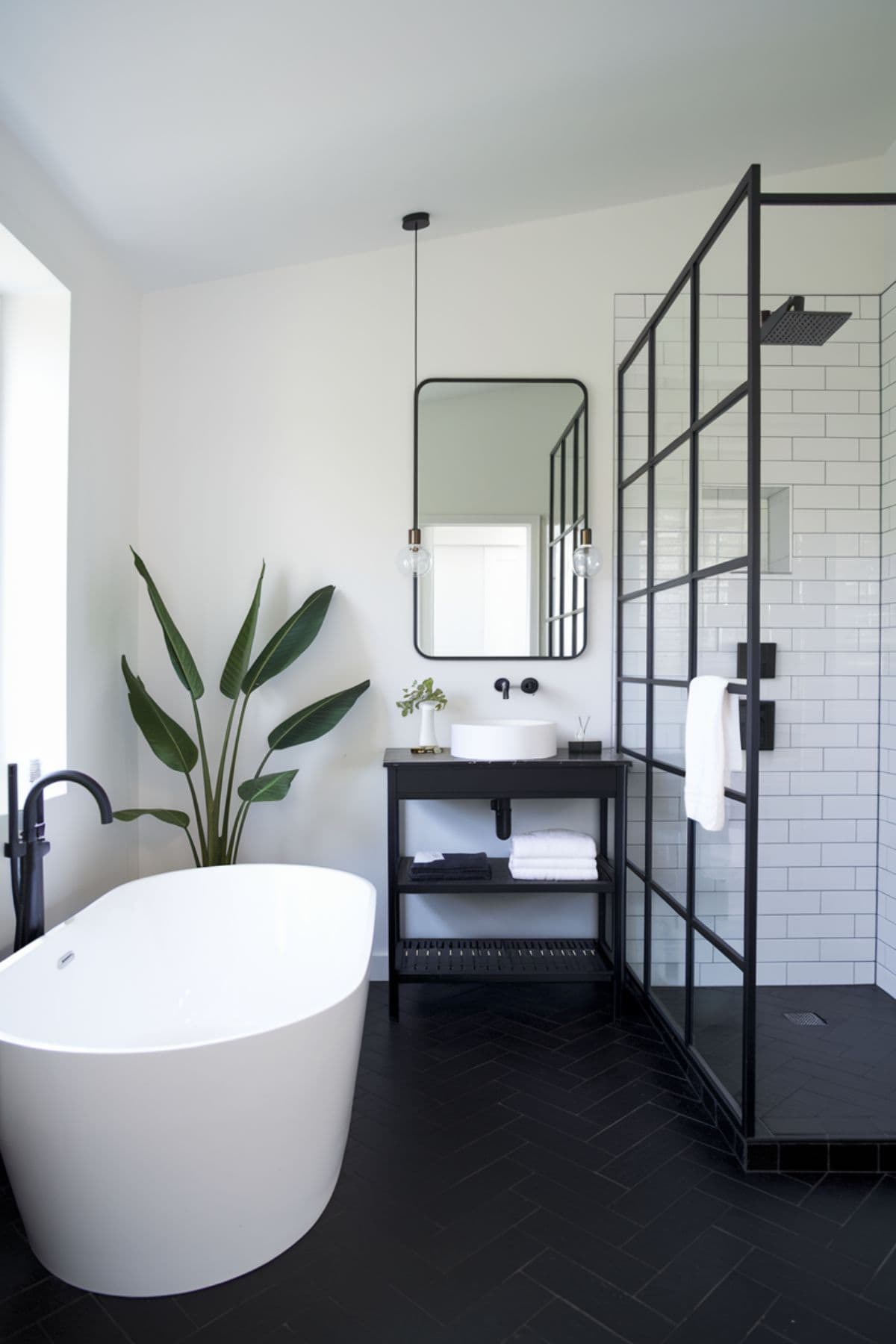 Minimalist Bathroom Decor Ideas for a Maintainable Look Minimalist Bathroom Decor Ideas for a Maintainable Look