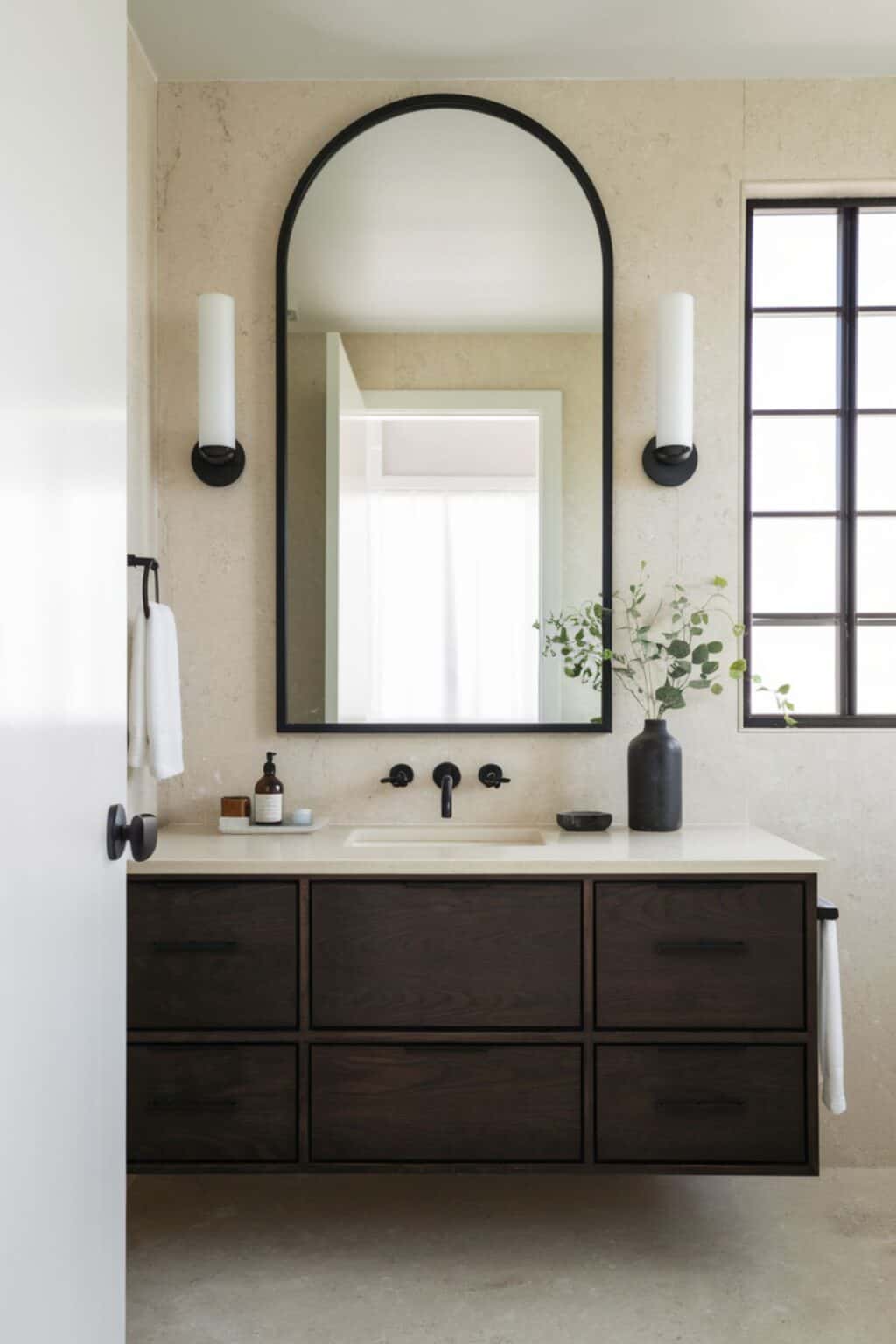 Minimalist Bathroom Decor Ideas for a Maintainable Look Minimalist Bathroom Decor Ideas for a Maintainable Look
