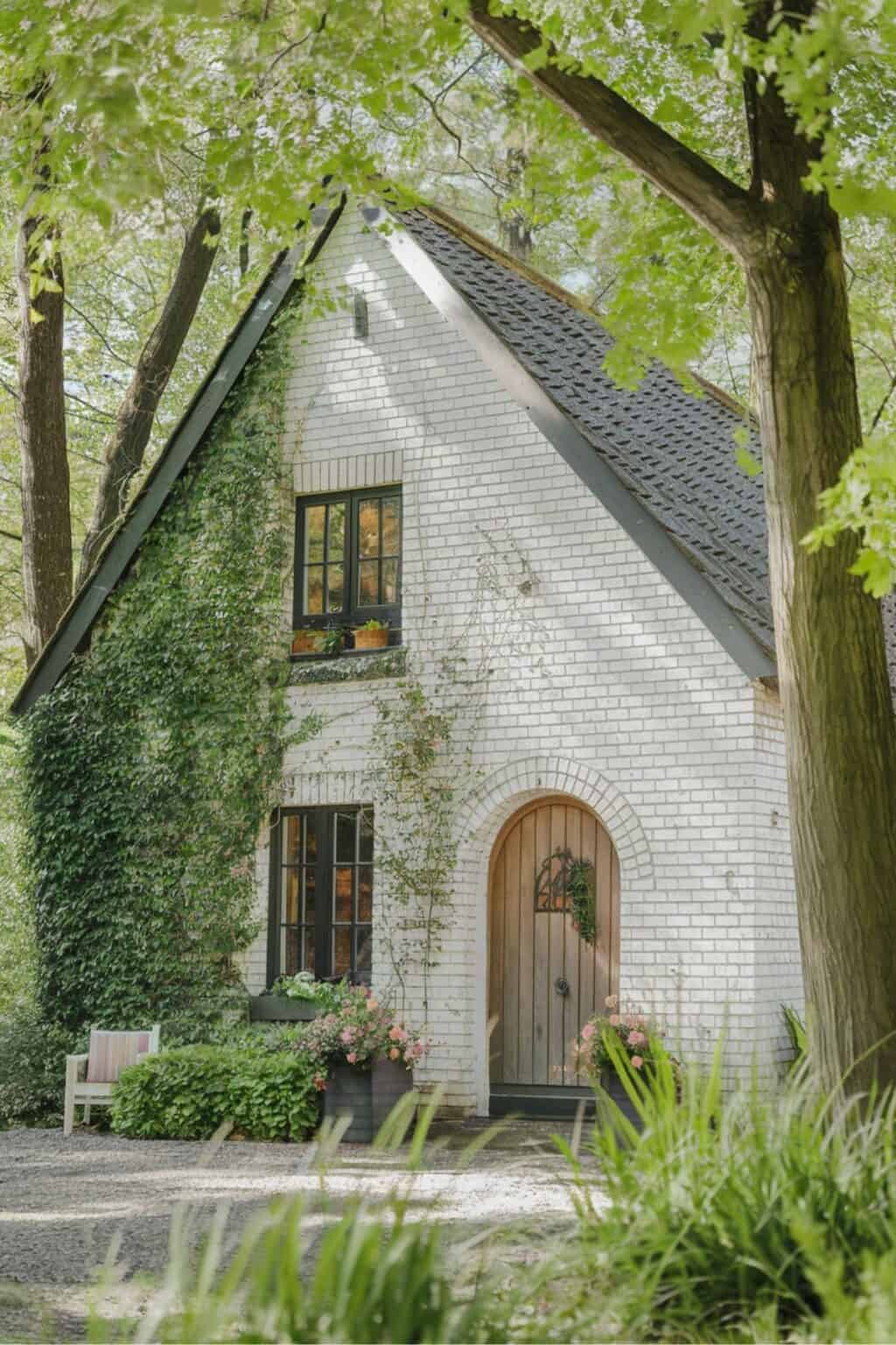 18 White Brick House Exterior Design Ideas