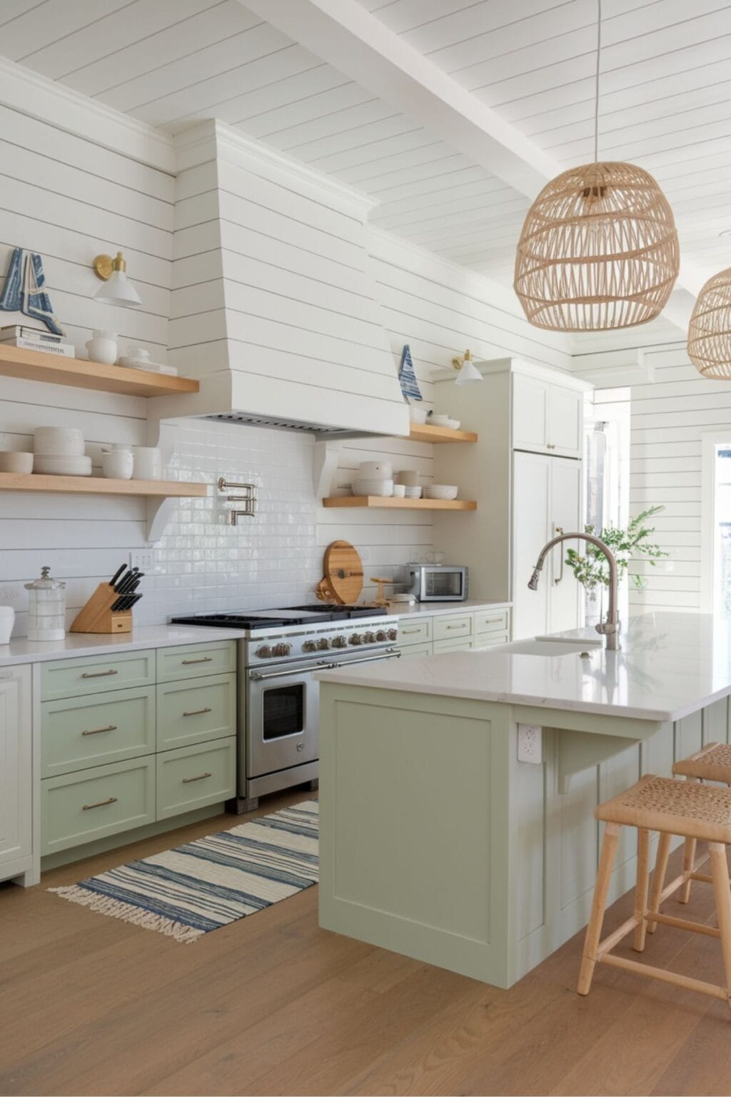20 Stunning Kitchens with Green Kitchcen Cabinets